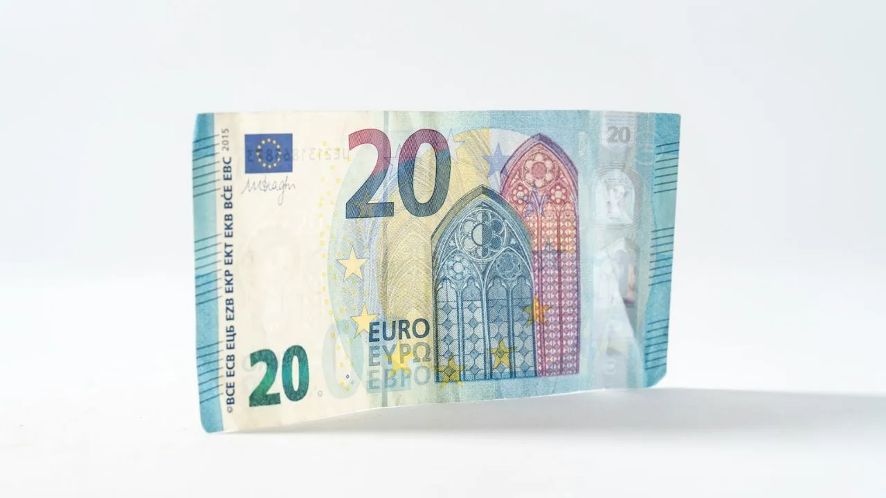 Marché noir : euro stable, dollar en hausse face au dinar algérien ...